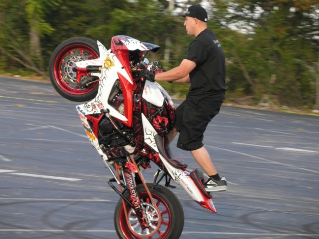 Most Amazing and Dangerous Bike Stunts by Riders ~ RACING STUNTS