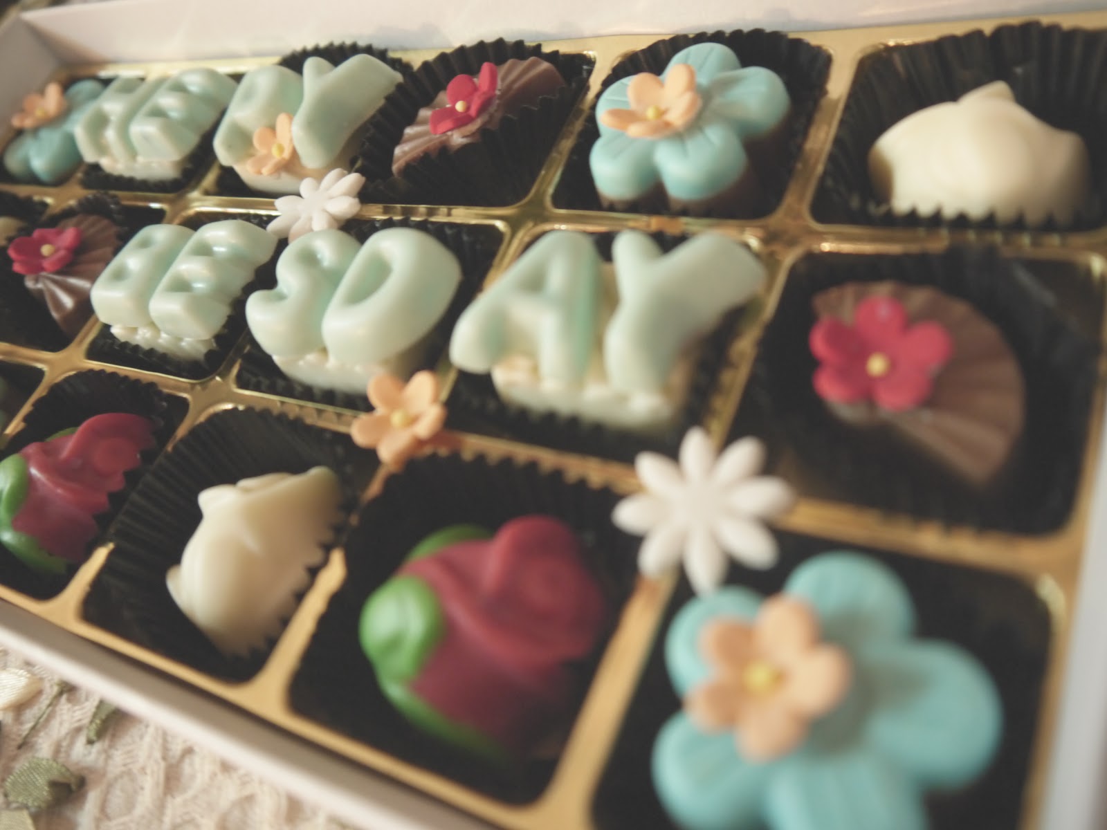 Handmade Chocolate & Bakery: 18pcs Homemade Chocolate Gift Set