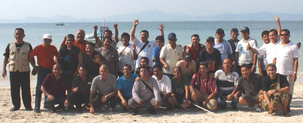 GKPA Depok: Rekreasi PB GKPA Depok di Pantai Mutun