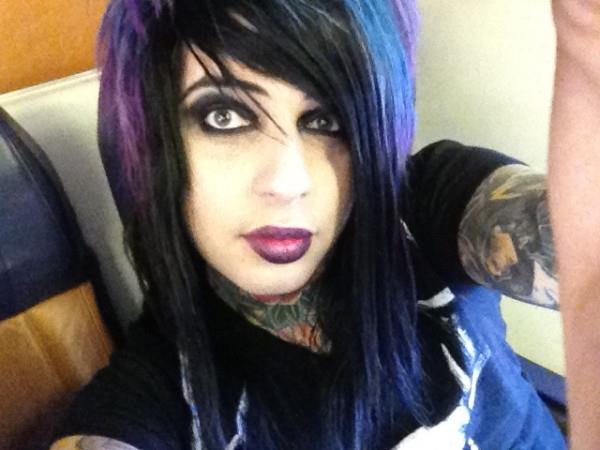 Rawr: Dahvie Vanity