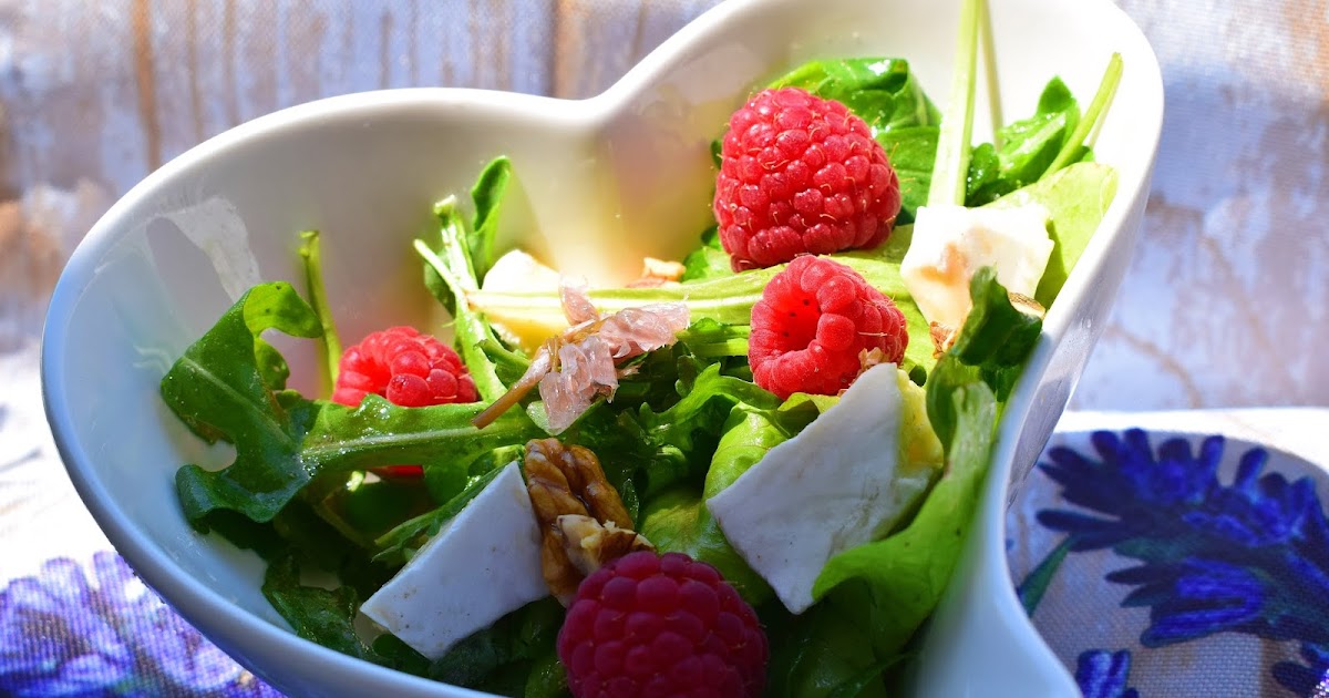 ღ Salata od radiča, rukole s malinama orasima i sirom