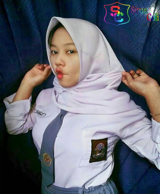 Reny, Gadis SMA Perawan Maniak Seks - Situs Coli