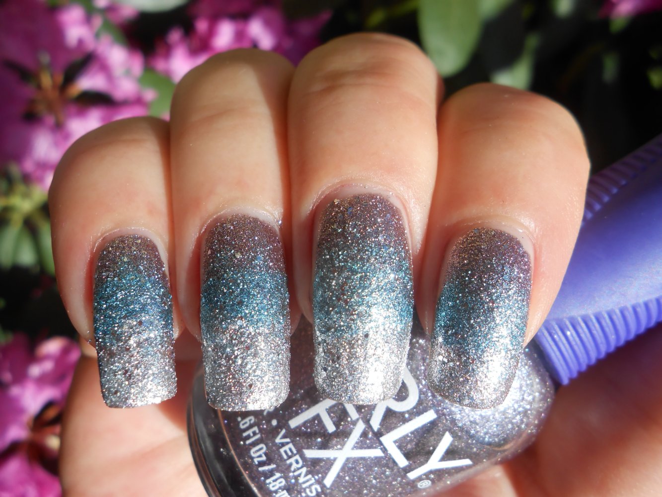 PicturedTinsel: Frosty Pixel Gradient [Nail Art]