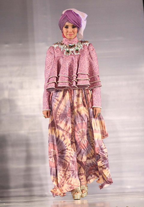 Ketika Seleb Menjadi Model Busana Muslim Dian Pelangi | Tutorial Hijab