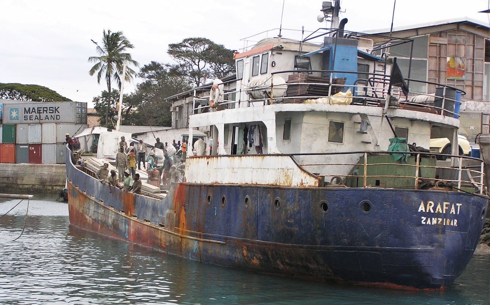 East African Notes and Records: DOCKERS IN MALINDI PORT, ZANZIBAR