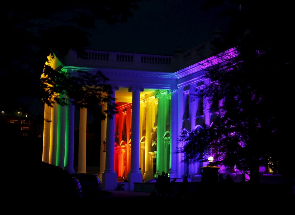 World first: white house rainbow photos