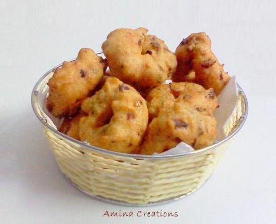 AMINA CREATIONS: ULUNDU VADAI/ URAD DAL VADAI