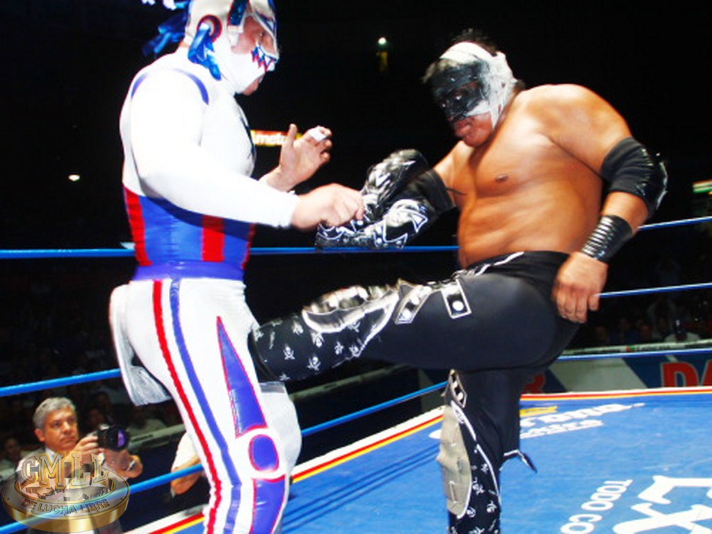 ESTRELLAS DEL RING.: Mr. Niebla apestoso y mañoso vence al Volador Jr