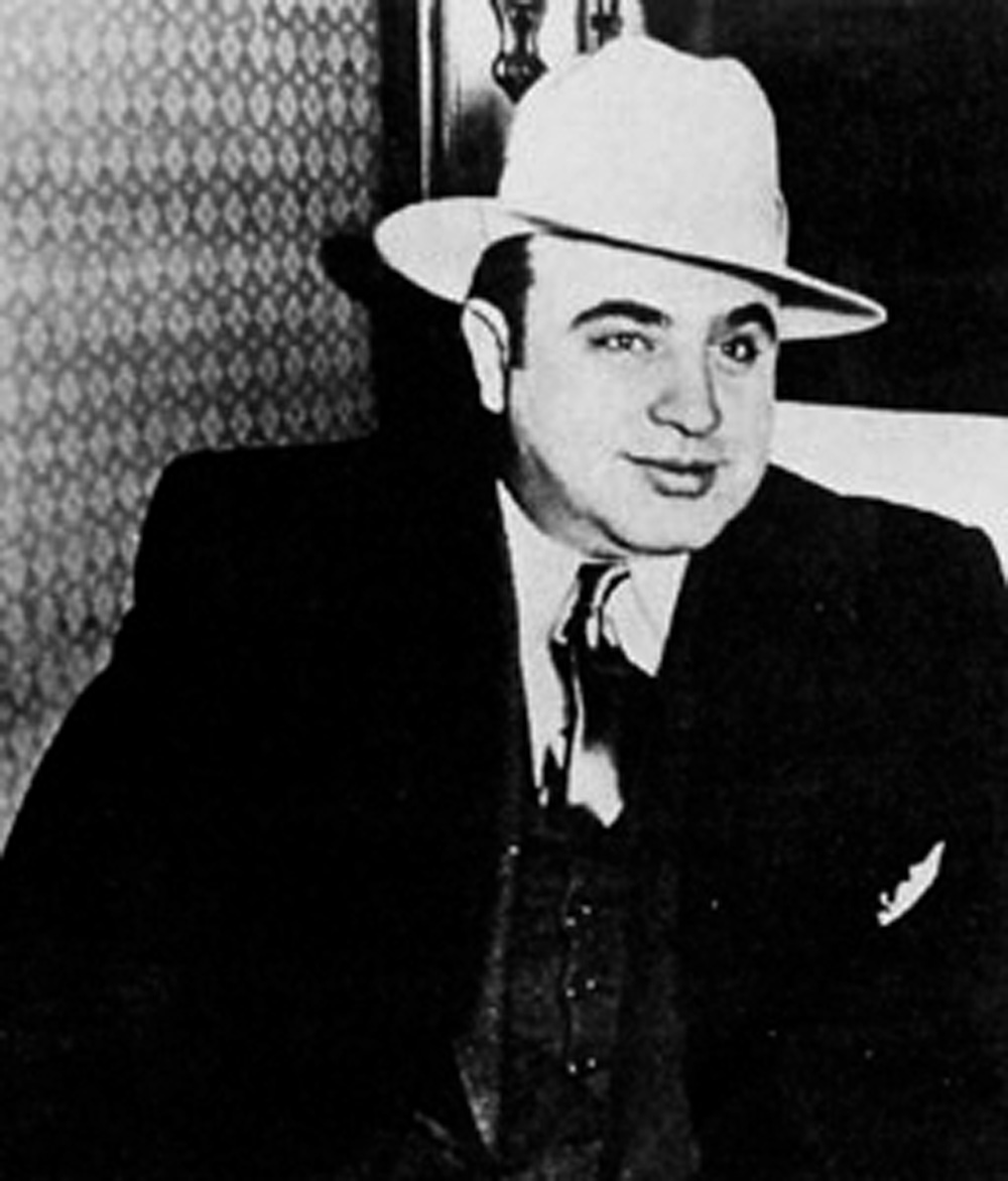 Mitos, Enigmas y Leyendas: AL CAPONE y la matanza de San Valentin