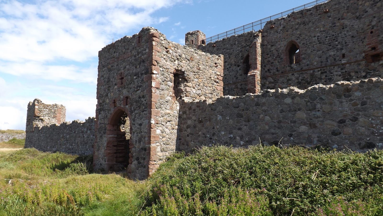 The castles, towers and fortified buildings of Cumbria: Piel Castle ...