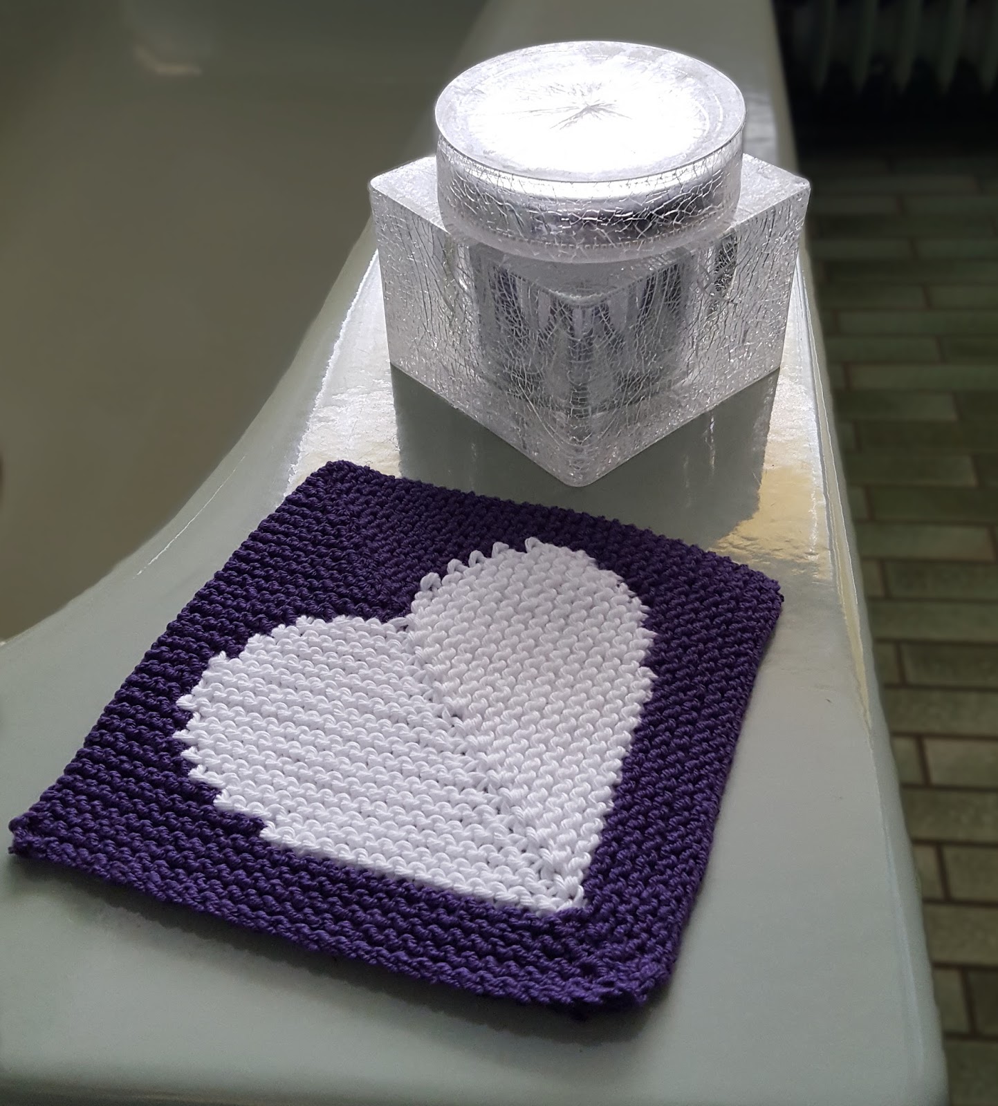 Knitting and so on: I ♥ Intarsia Washcloth