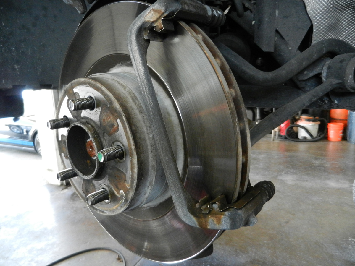 Land Rover Help!: How to change the front brakes on a Range Rover or LR3