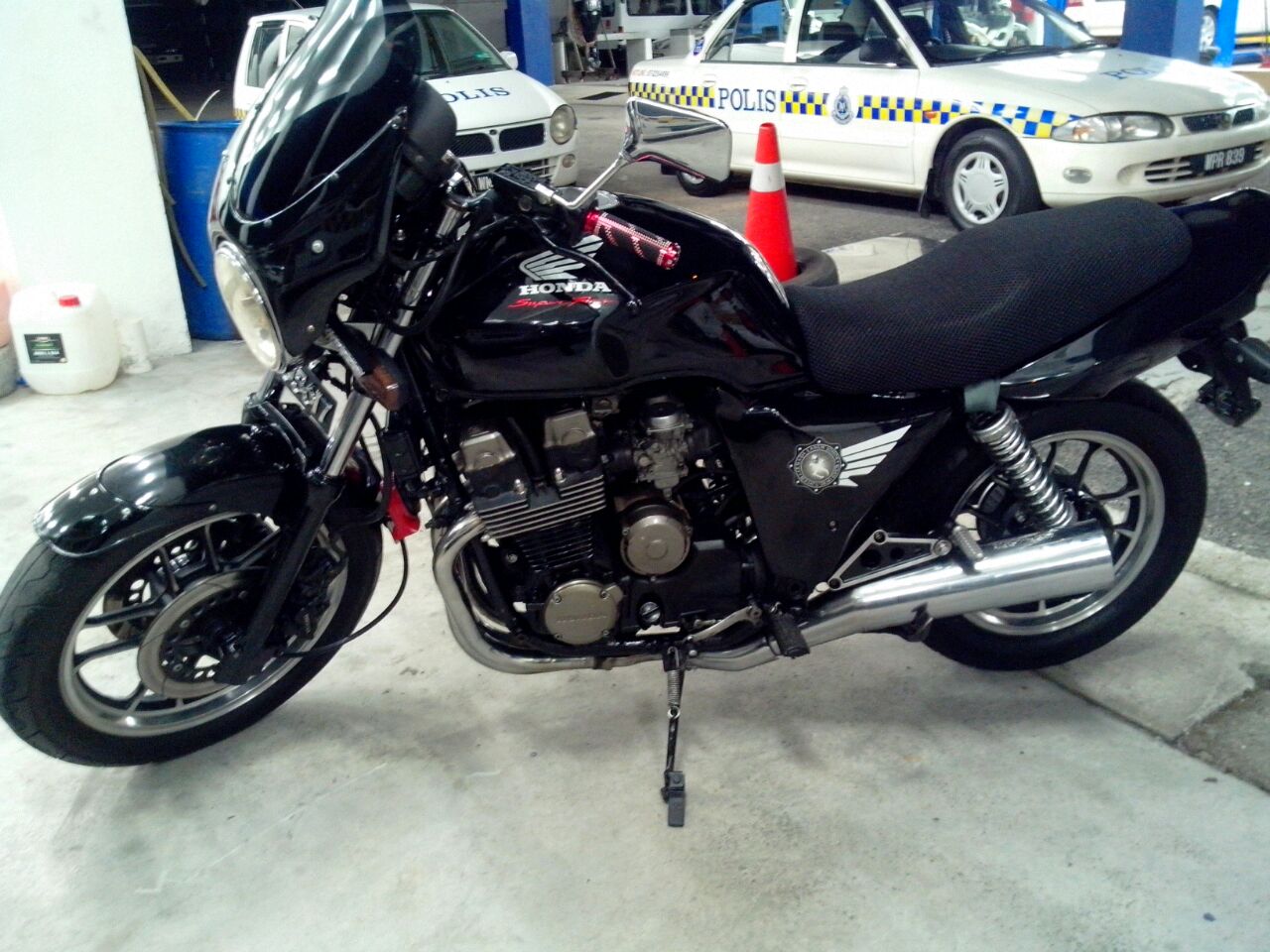 TRANFORMASI HONDA CBX 750P : CBX 750 Pelbagai Rupa dan Warna