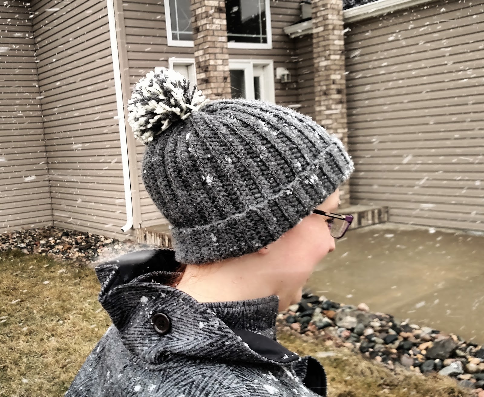 Erin's Crafty Endeavors: Grey ribbed hat with poofball