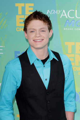 THE STAR STUDDED 2011 TEEN CHOICE AWARDS