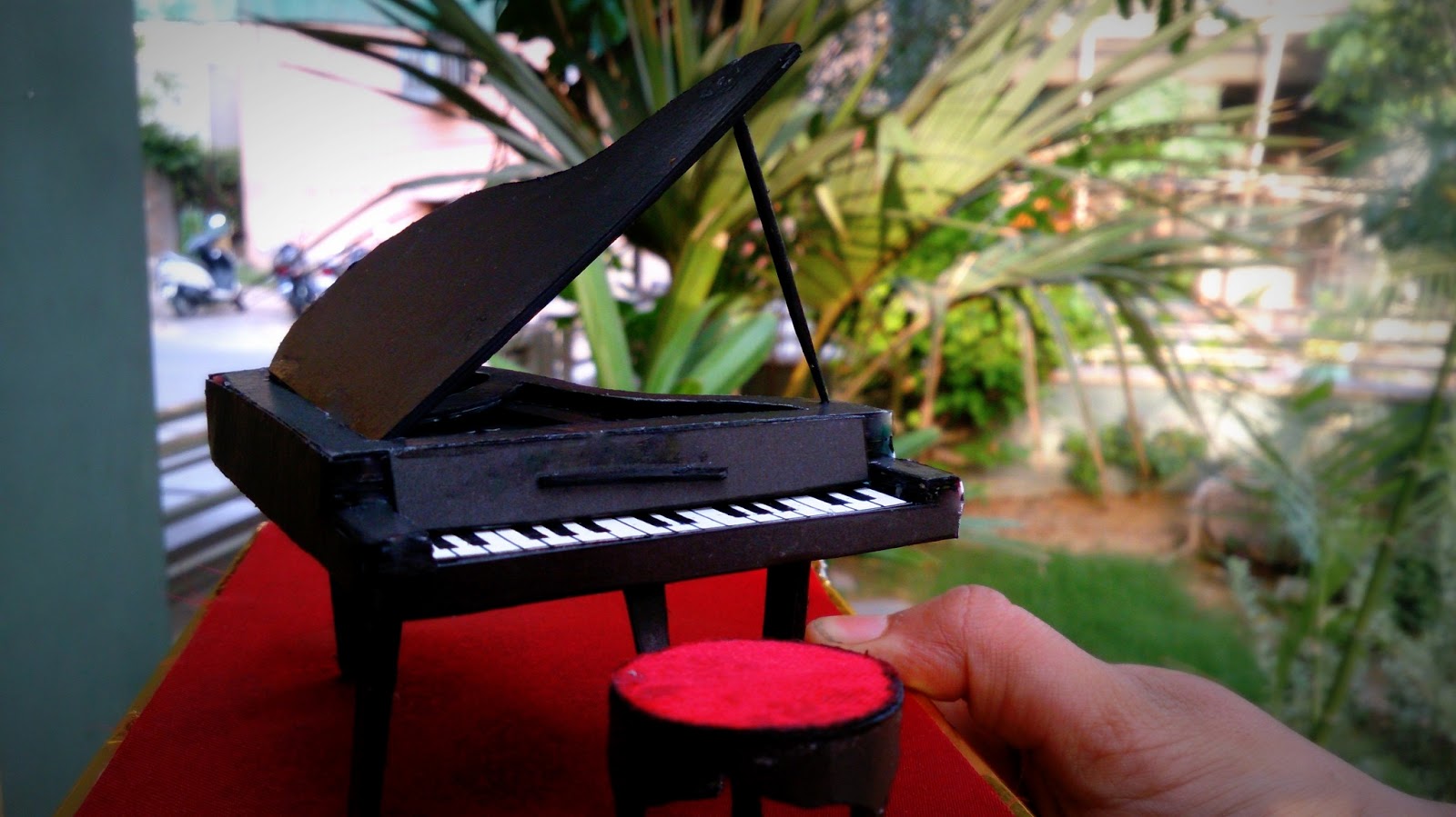 Arts & Crafts: The paper piano