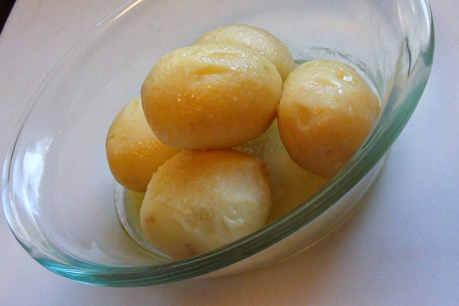 zsuzsa is in the kitchen: COOKING LARGE NEW POTATOES