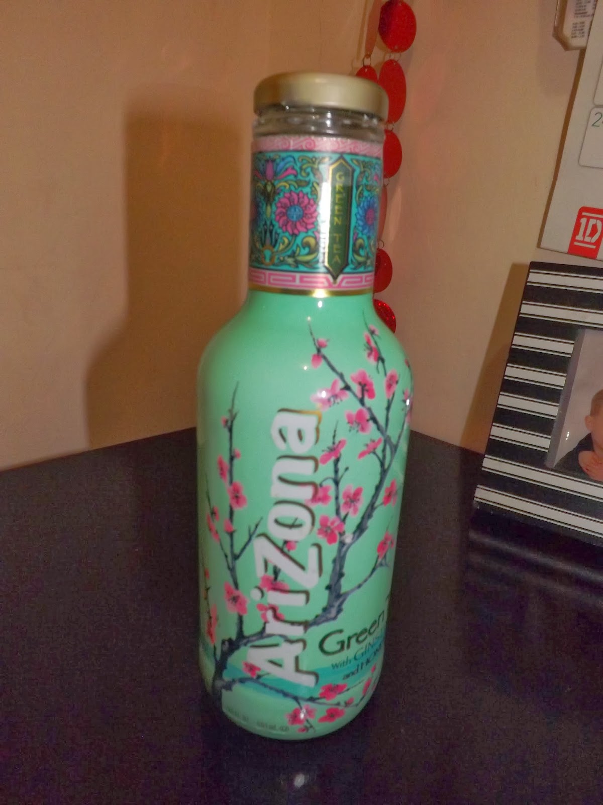Toriuh: DIY: Arizona Tea Bottle vase!
