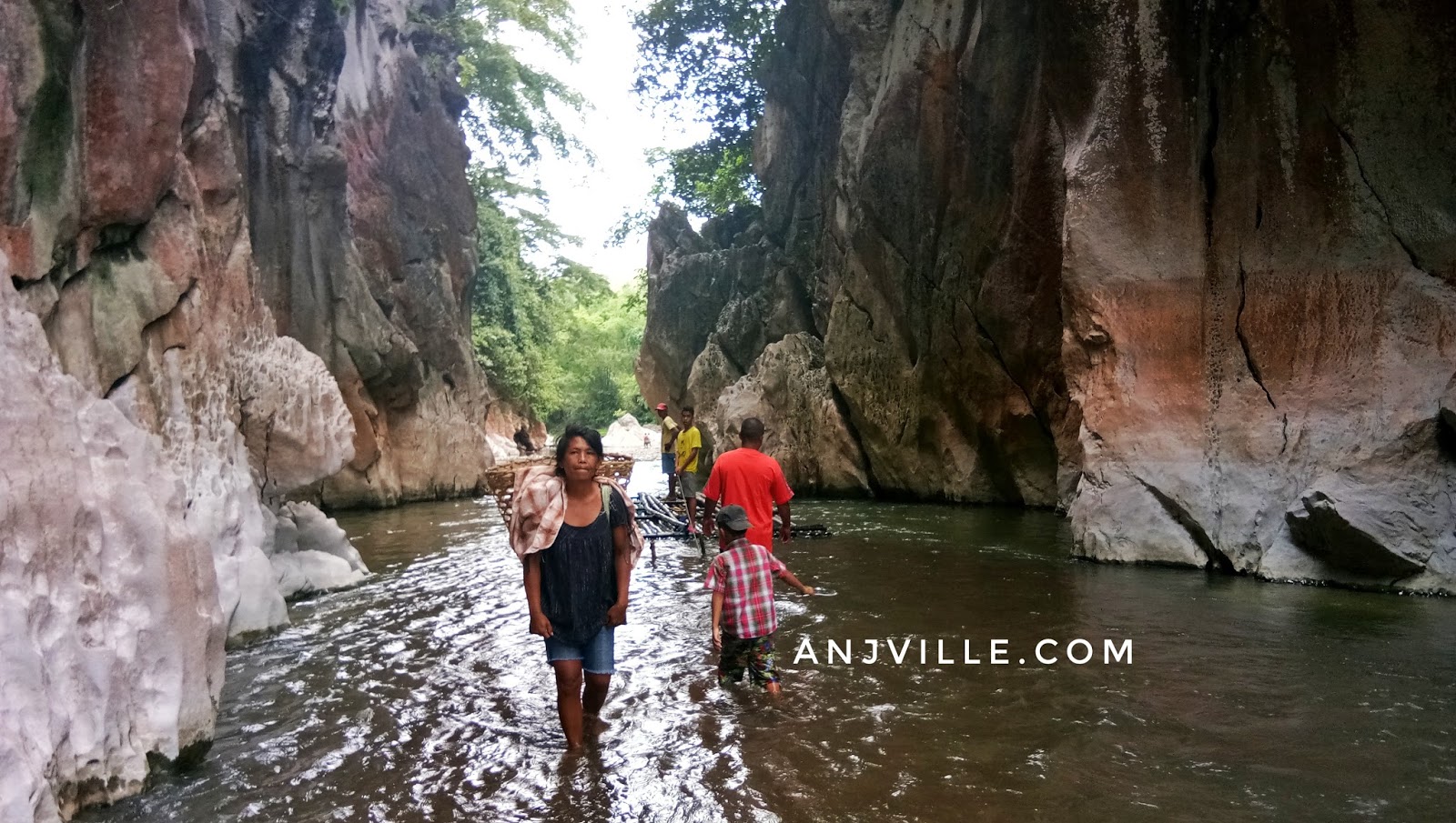 "The locals bring goods from the town crossing Marmol Cliff."