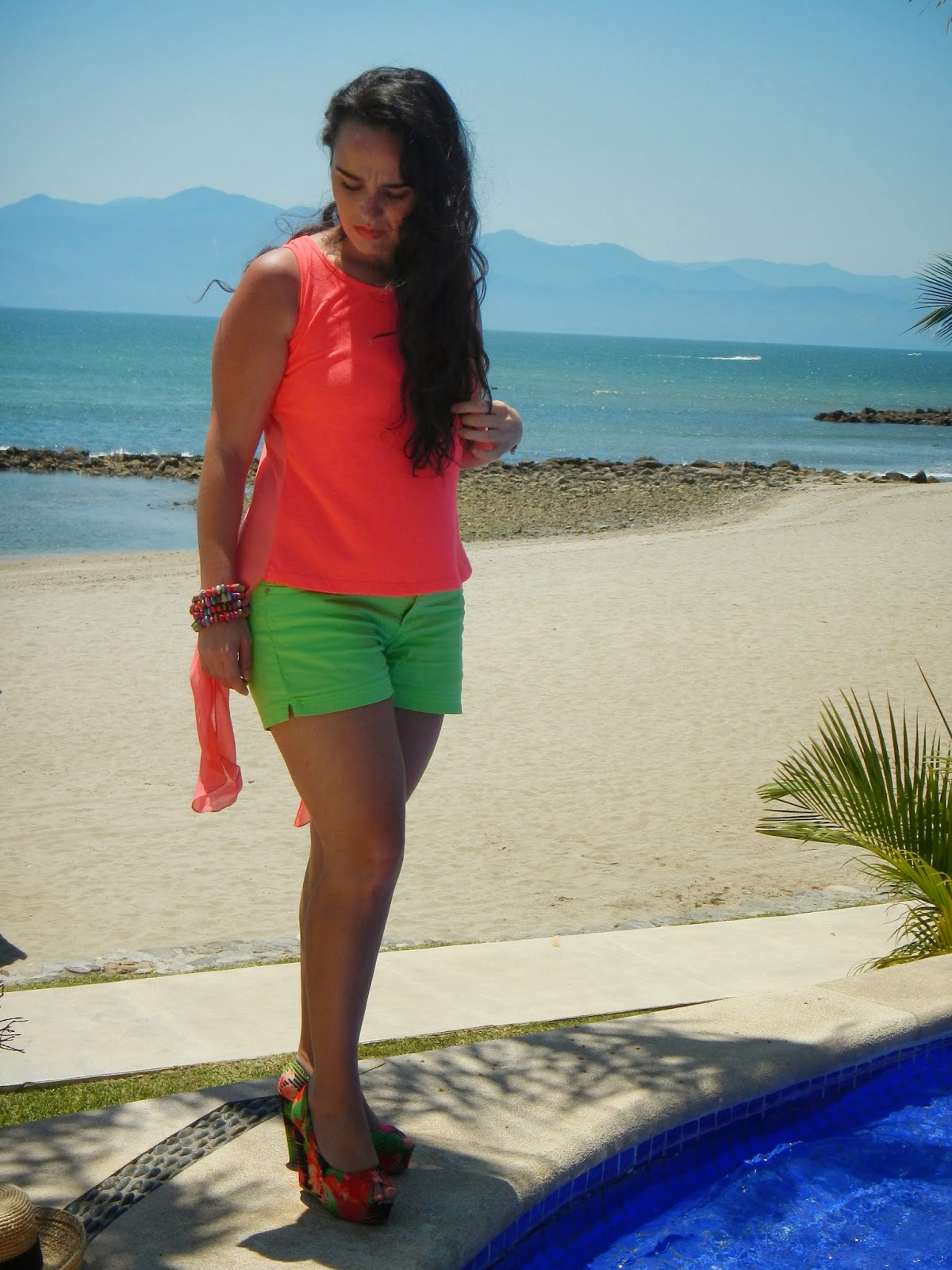 Monica Makaco: "Flower Print" hasta en los zapatos