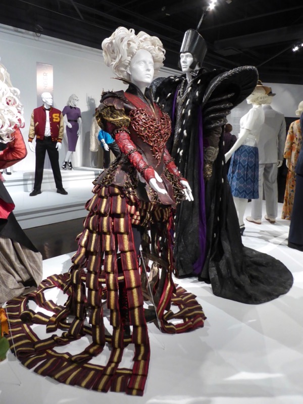 Hollywood Movie Costumes and Props: Alice Through the Looking Glass ...