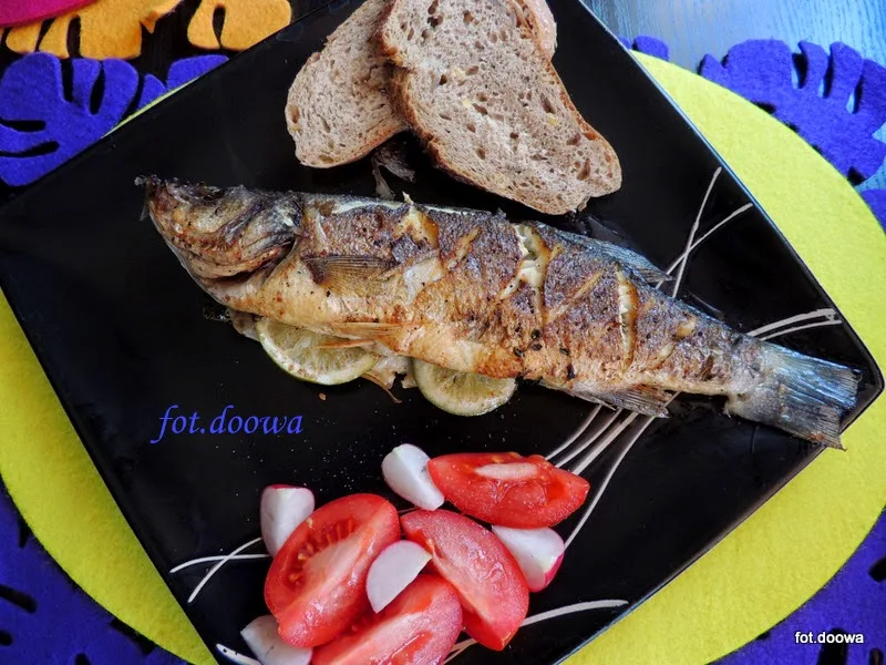 Labraks - okoń morski z tymiankiem i limonką - Moje Małe Czarowanie ...