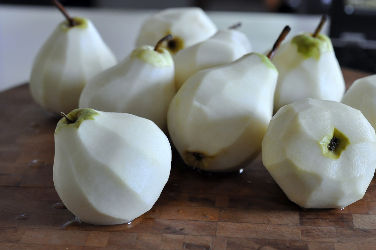 How To: Make and Freeze Homemade Baby Food {Pear Purée}