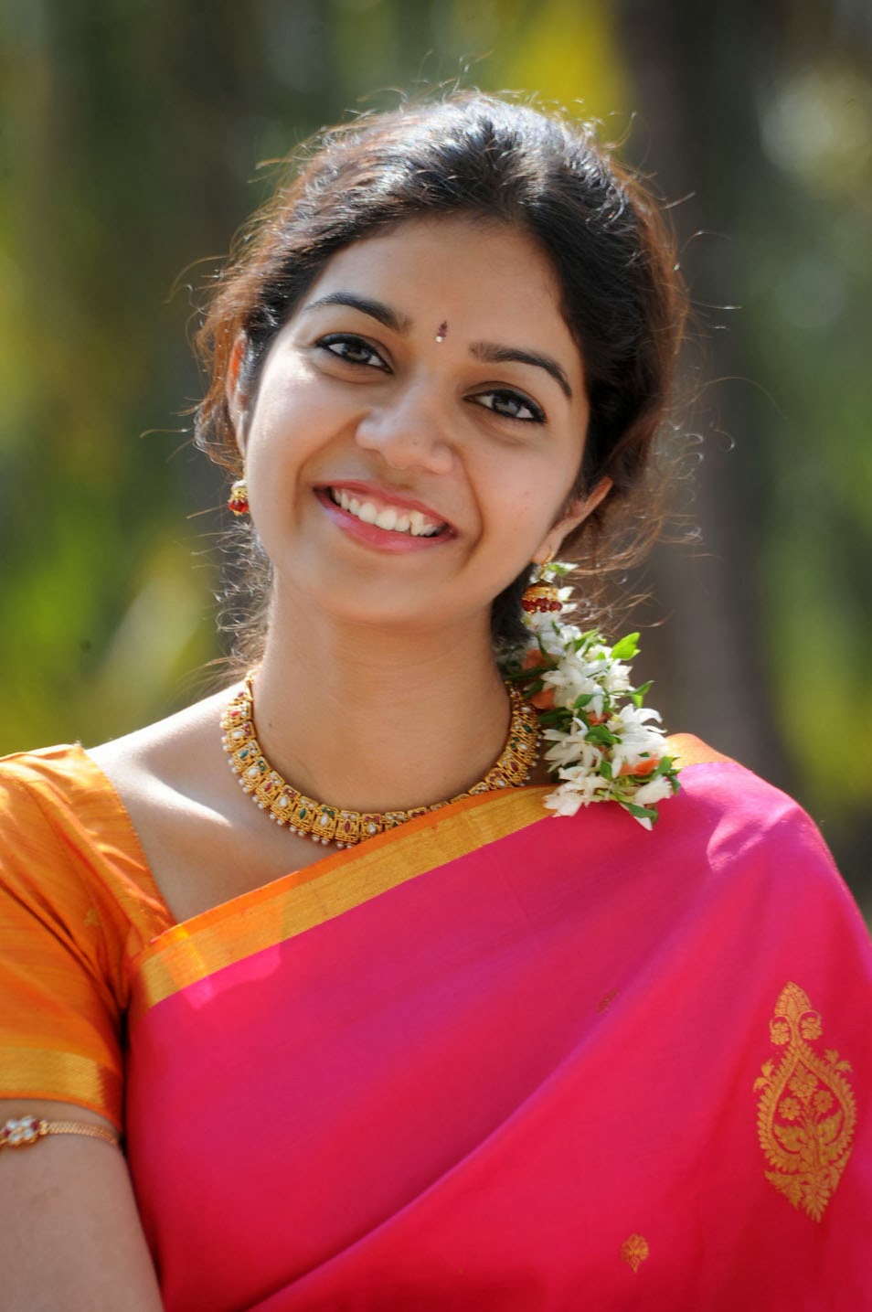 Swati Photoshoot in Saree ~ Swathi Reddy