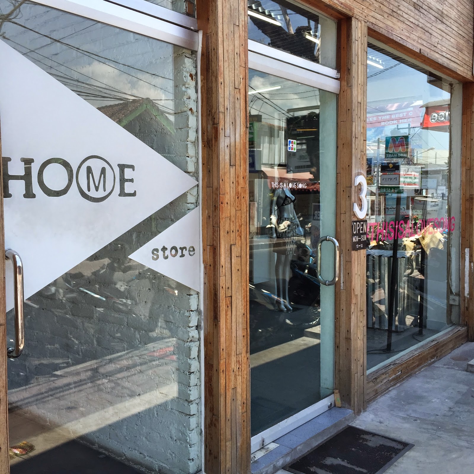 YogiLatte: Revolver Cafe, Seminyak, Bali