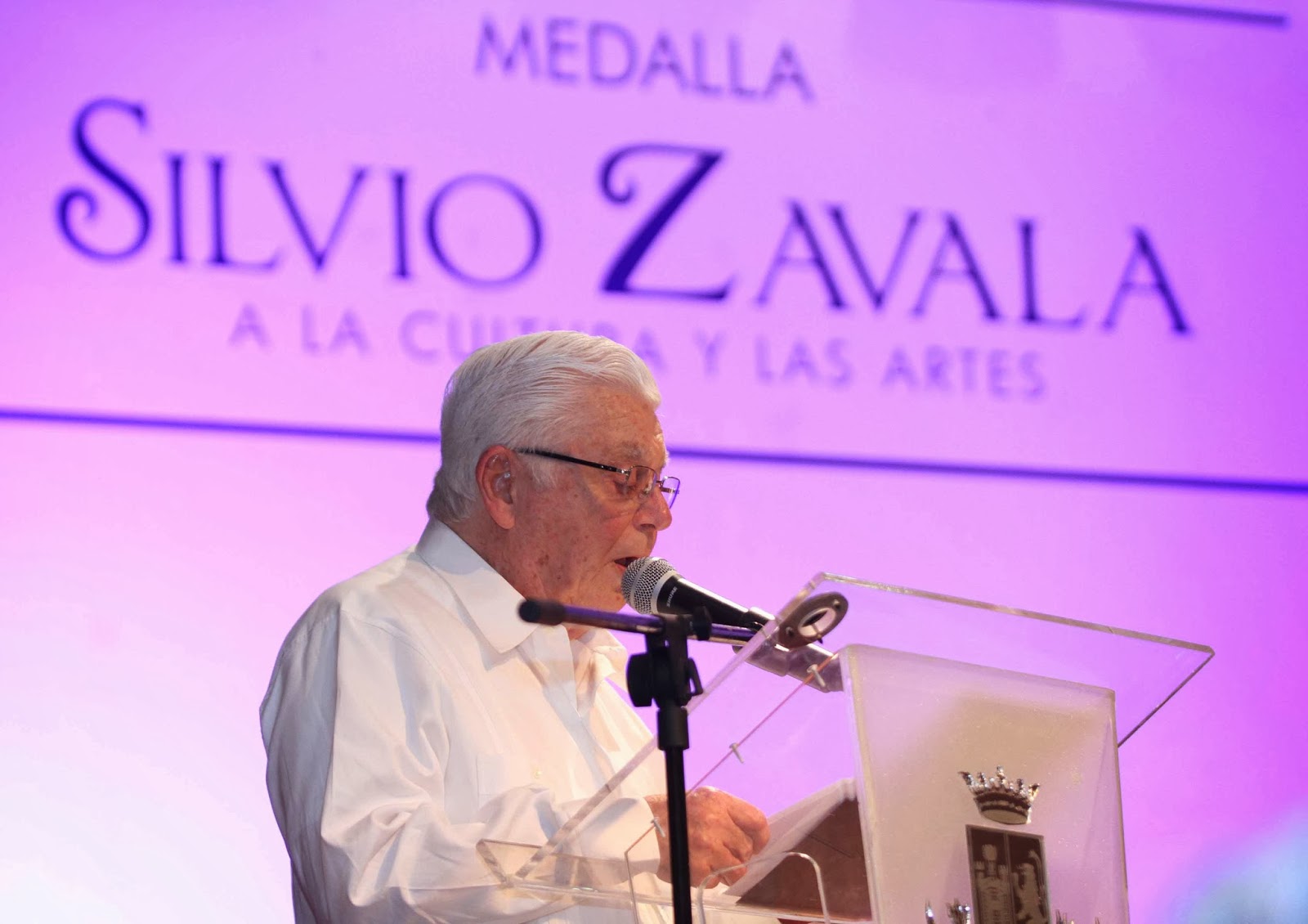 Entregan la Silvio Zavala a Patrón Luján | Johnny Oliver Quintal