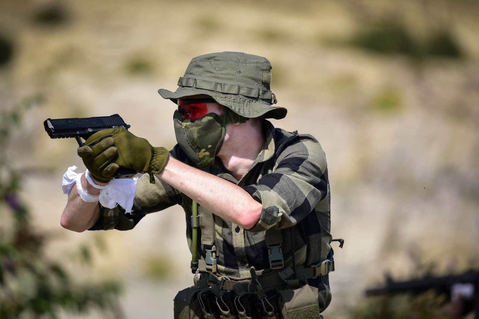 LUMBER-TAC: THE RISE OF FLANNEL SHIRT LOADOUTS! - Femme Fatale Airsoft