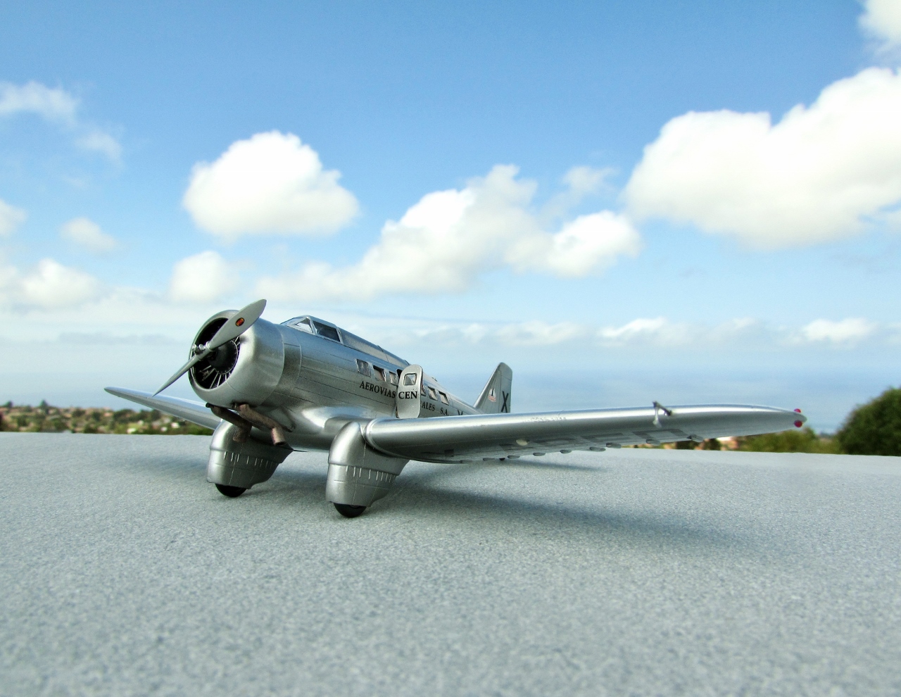 Wings of Intent: Northop Delta completed -Azur/Frrom 1/72nd civil ...