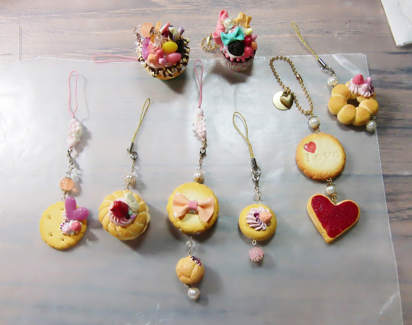 PinkPandaCraftShop: Polymer clay bakery item keychains~