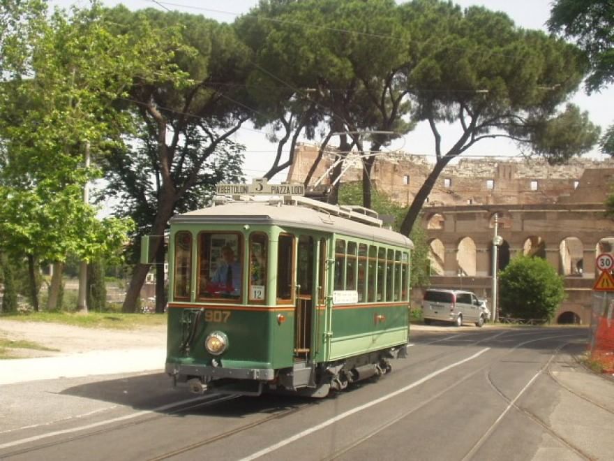 Parchi della Colombo: A Roma torna il Tram 907, il più antico in ...