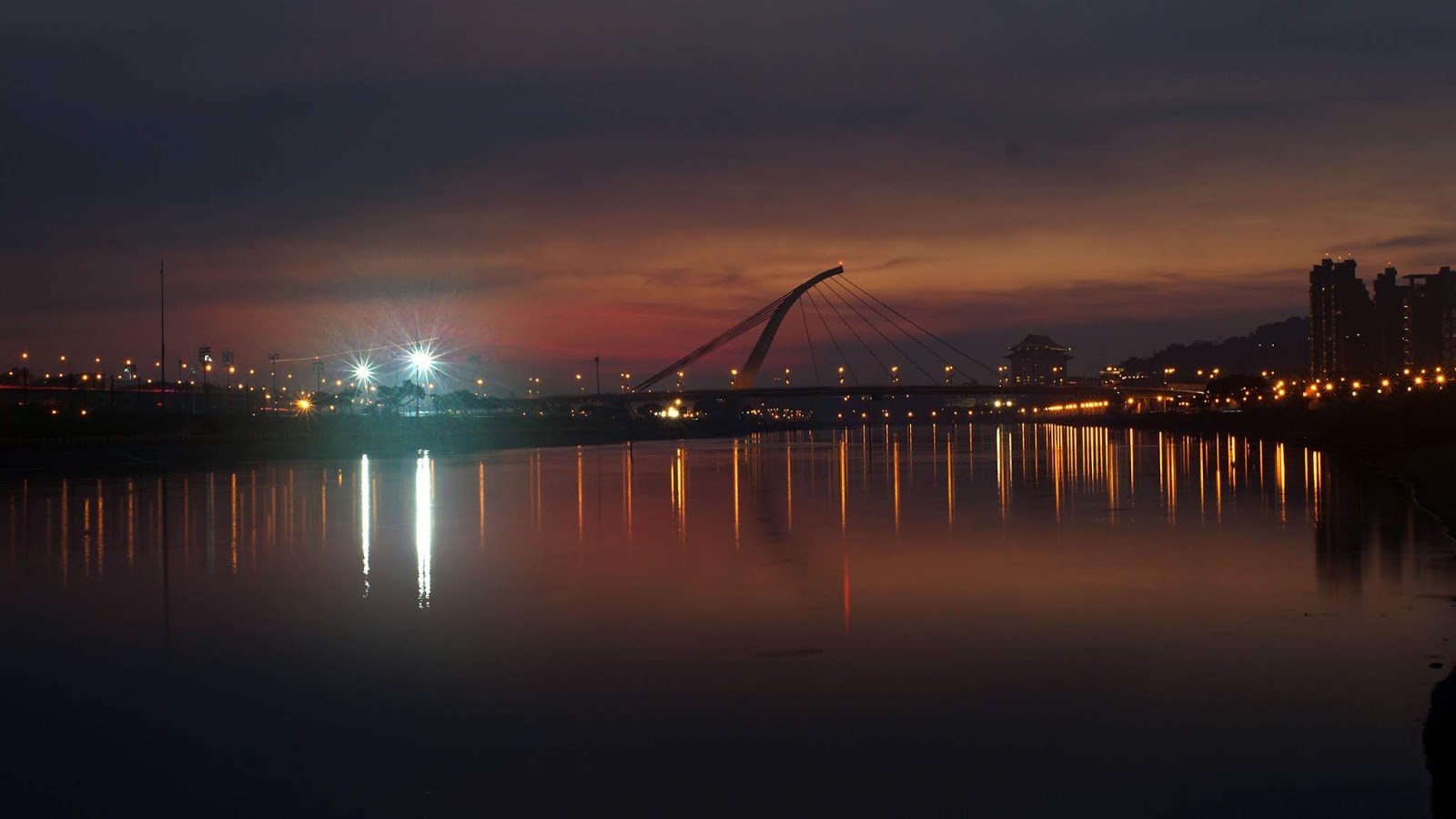 卻顧所來徑：周遊北臺記: 鐵鳥轟鳴掠眼前