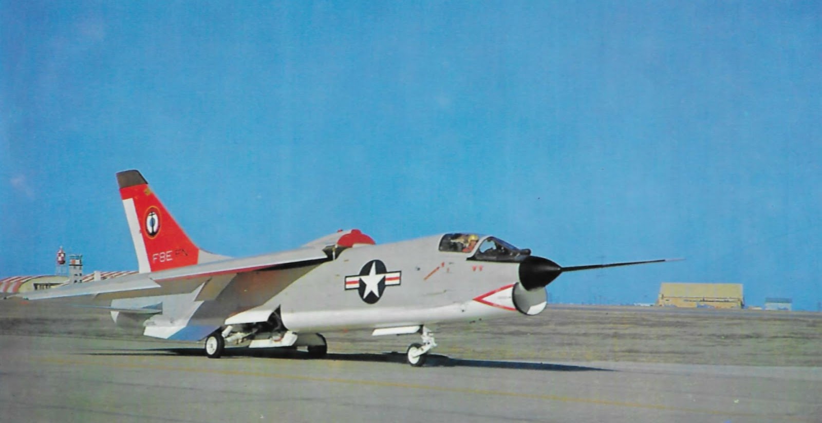 Le Chance Vought (L.T.V) F-8 "Crusader".