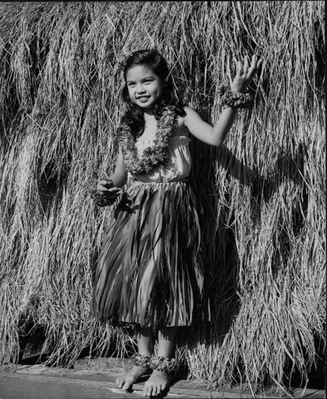 Vintage Hula Girls – 26 Charming Snapshots of Women in Hula Dace ...