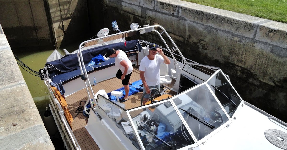 Little Darwin: INSPECTOR CLOUSEAU KICK STARTS BURLEIGH BATEAU