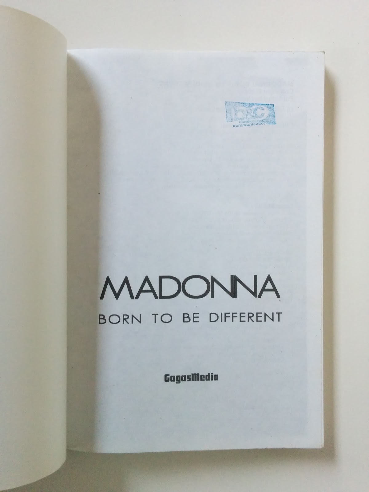 Madonna: Born To Be Different | Aksiku Toko Buku Bekas Online