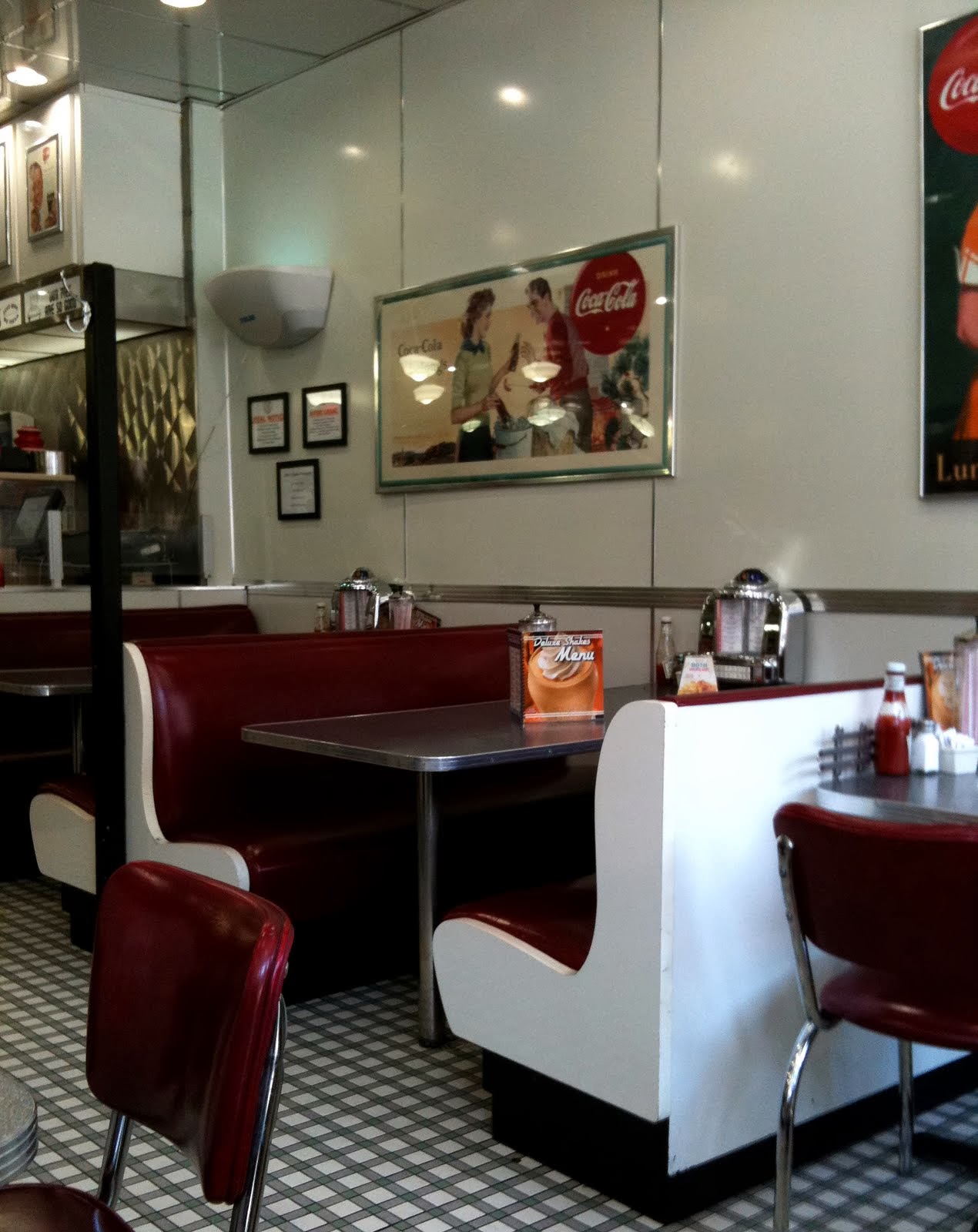 Johnny Rockets, Washington : Eating Without Moving