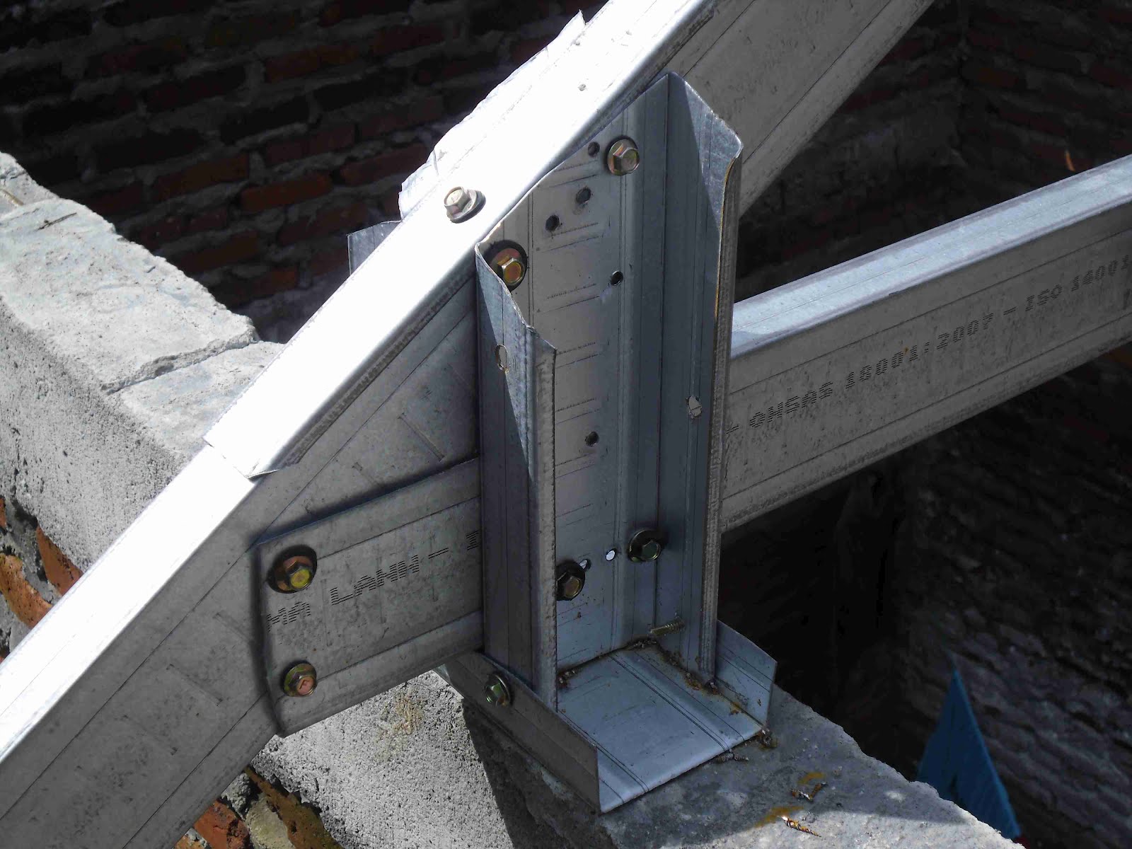 duatruss: Pemasangan konstruksi rangka atap baja ringan