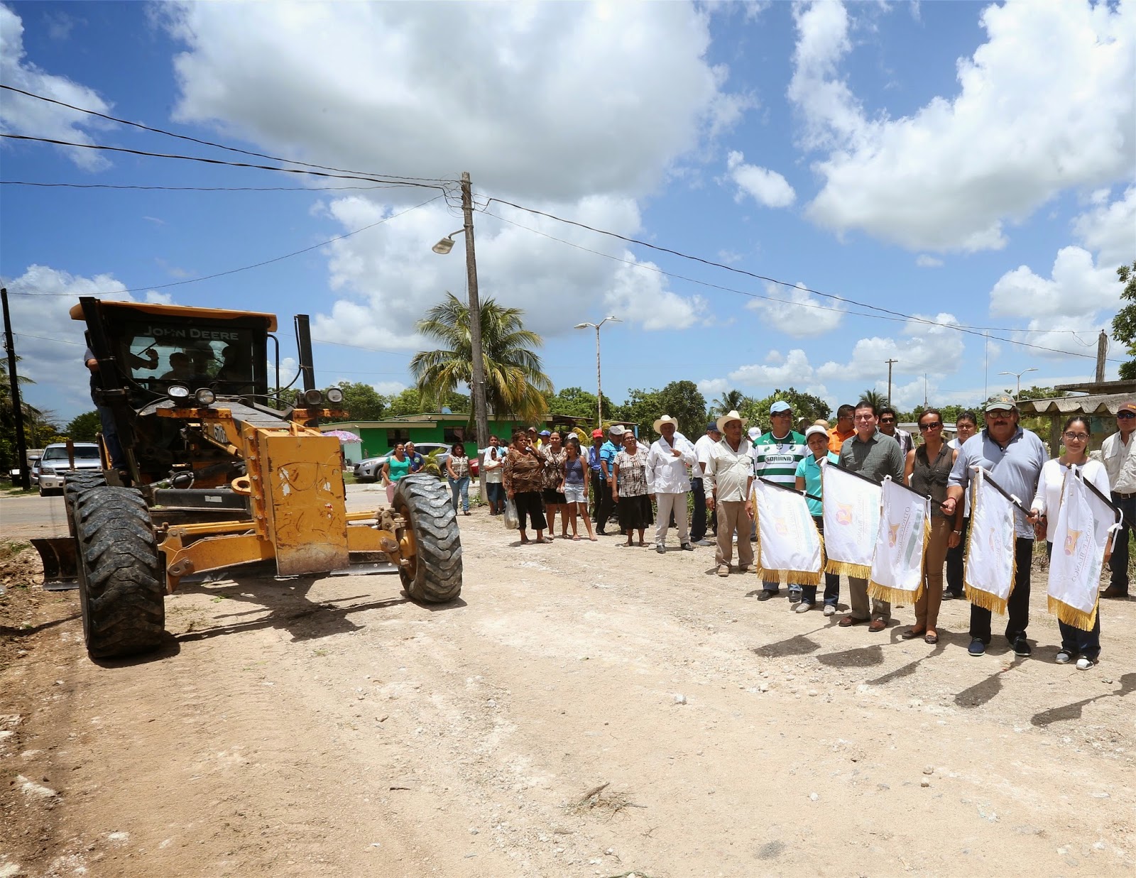 Periodismo sin Censura: Pavimentan calles en Sergio Butrón Casas
