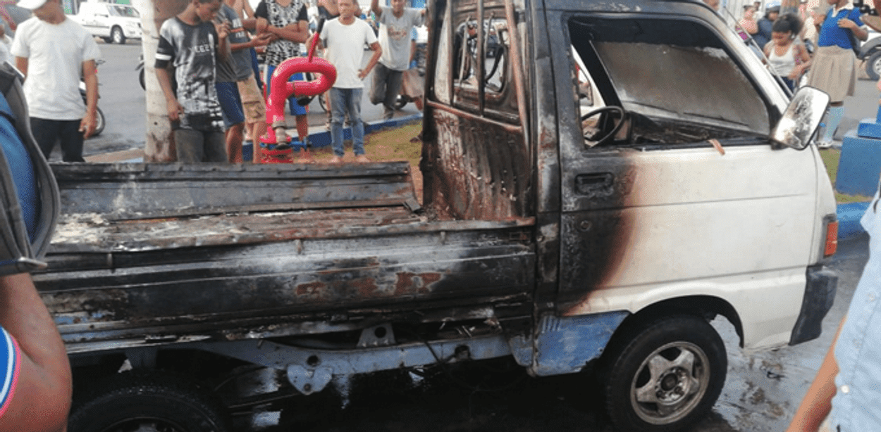Un herido al incendiarse guagua platanera en estación GLP cercana a ...