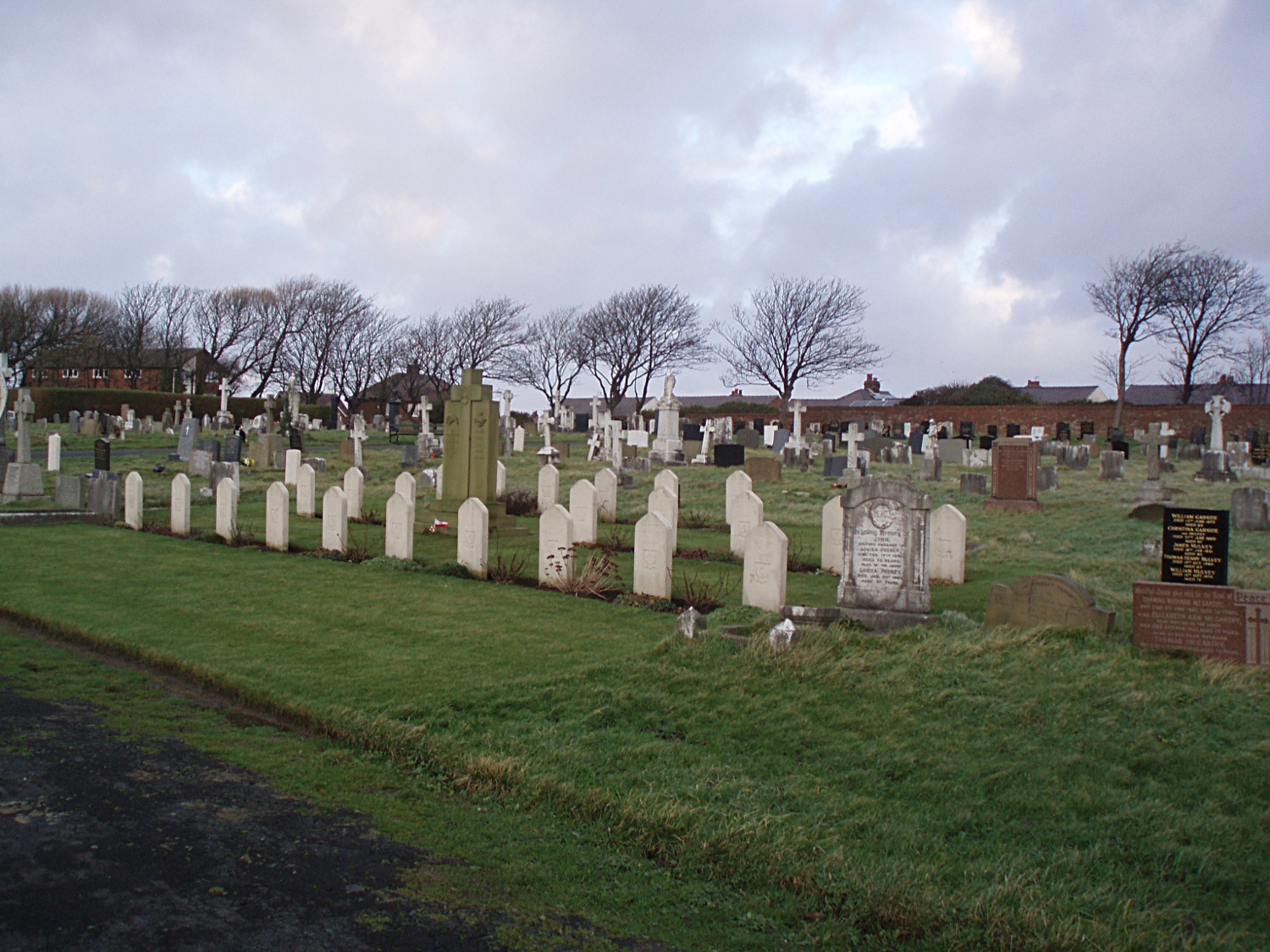 Memorials: Polish Airmen in Layton Cemetery, Blackpool