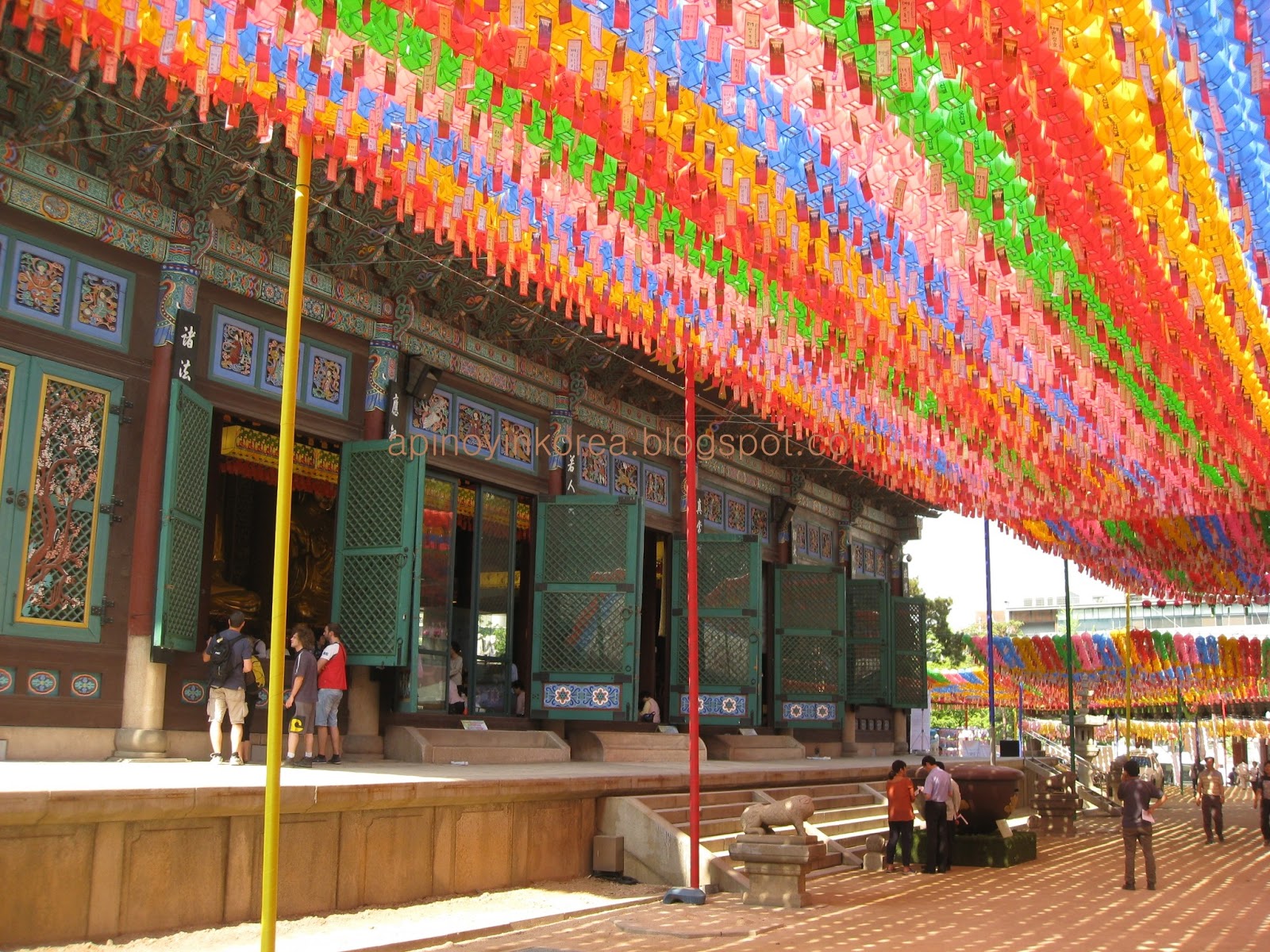 A Pinoy in Korea: The Serenity And The Colors Of The Jogyesa Temple