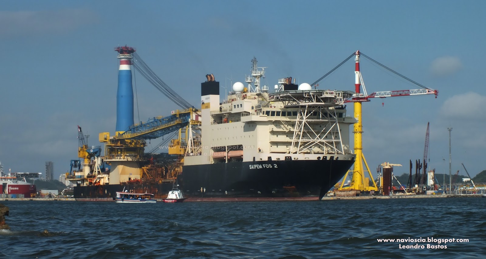 Navios de Santos & CIA: PLSV SAIPEM FDS 2 deixando Santos