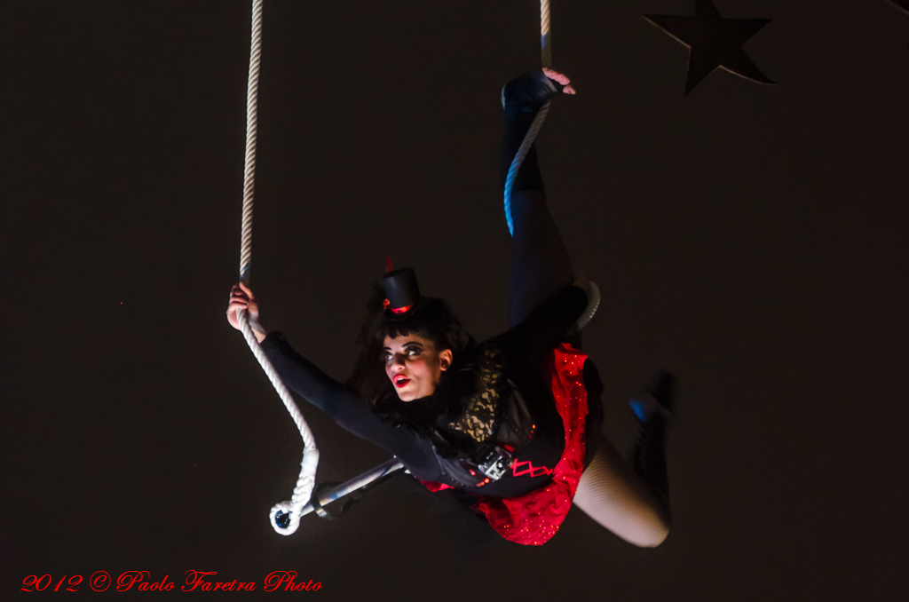 Natale a torino: "Burlesque Song", piazza Castello gremita questa sera ...