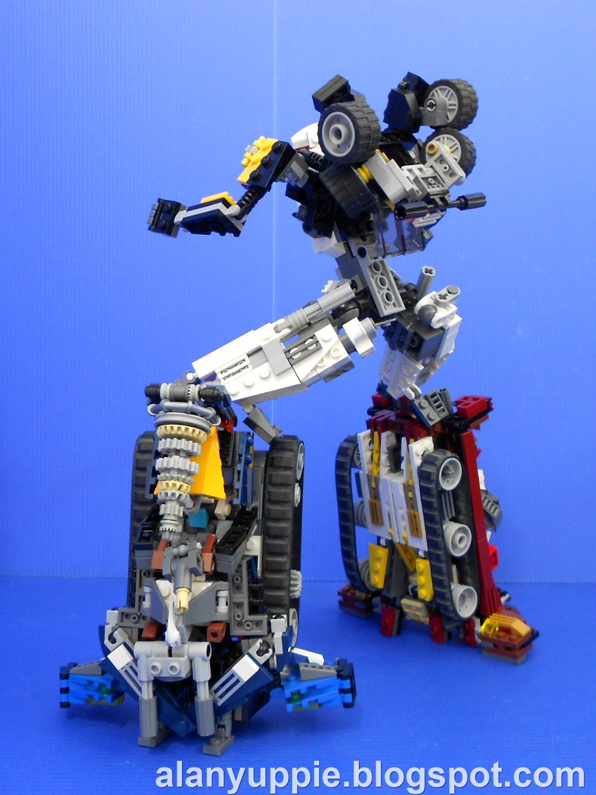 Alanyuppie's LEGO Transformers: LEGO Breastforce Combiner Liokaiser!