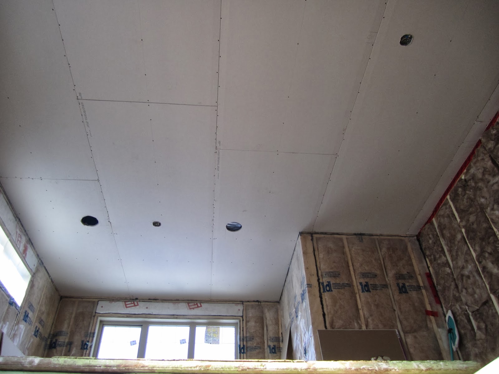 Building an infill in Westmount: Drywall has started!