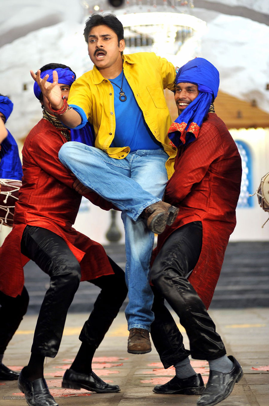 Cameraman Gangatho Rambabu movie Latest Photos Stills